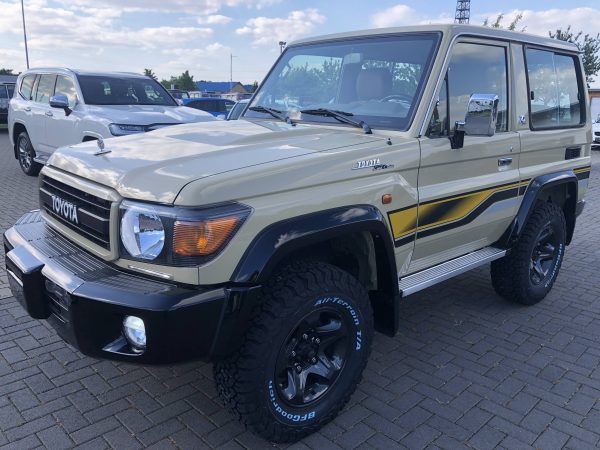 Toyota Land Cruiser J71 - Kompakt und wendig im Gelände
