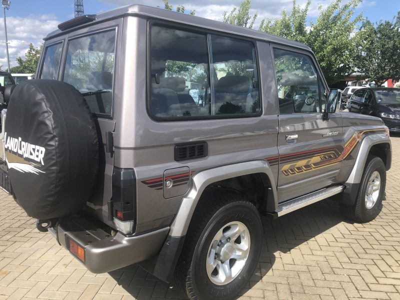 Toyota Land Cruiser J71 - Kompakt und wendig im Gelände