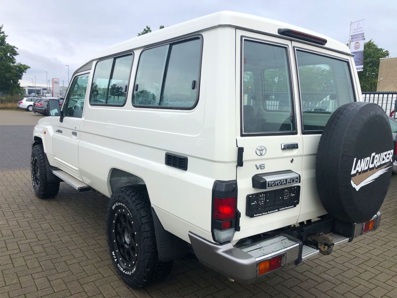 Toyota Land Cruiser GRJ 78 - Das Buschtaxi mit 2 x 90 Liter Tanks