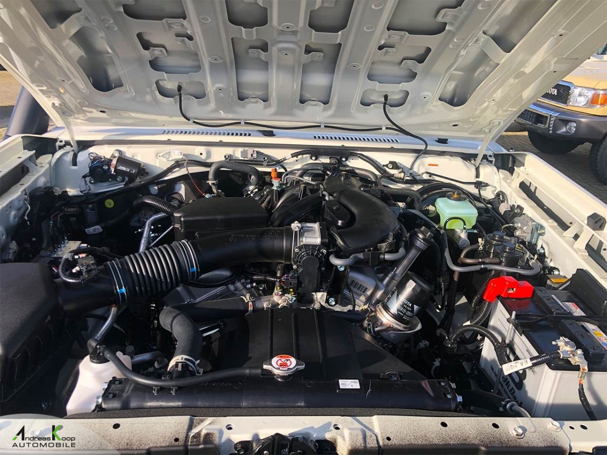 Toyota Land Cruiser J78 - Das Buschtaxi mit 2 x 90 Liter Tanks